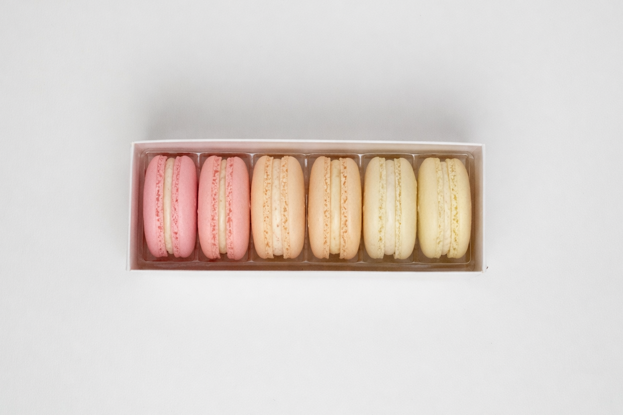 Gourmet Macarons Online - Custom Printed or Classic Boxes | Macadons